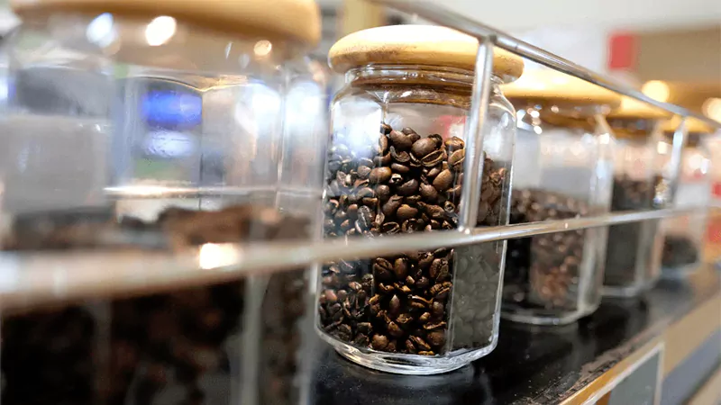 How to Keep Coffee Fresh: The Definitive Guide for 2025